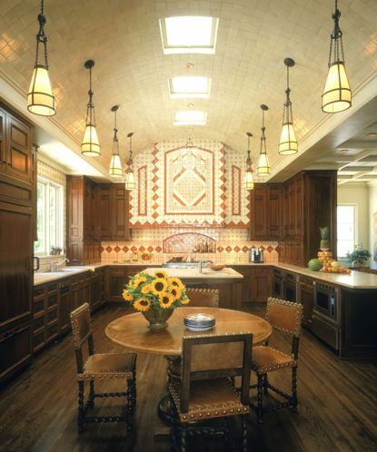 Don't want to hide your range hood? This is how interior designers make ...