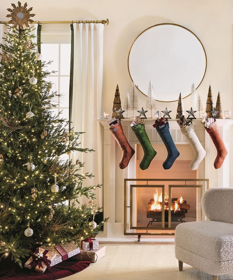 10 Christmas fireplace decor ideas that turn up the glimmer and glow ...