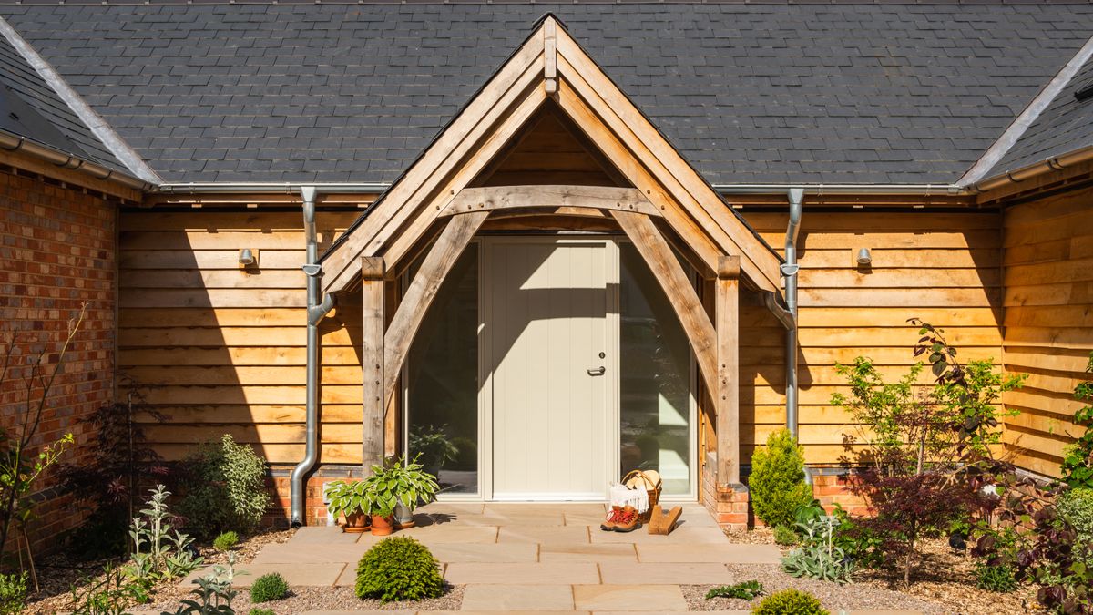 Does a porch add value to your home: experts explain | Homebuilding