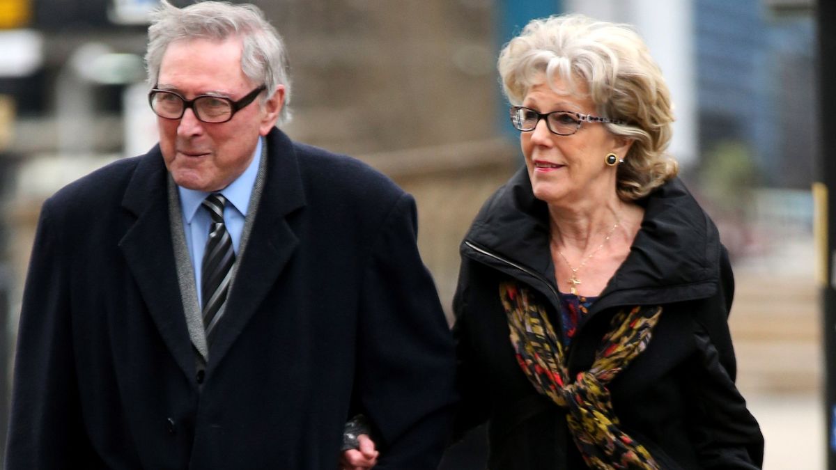Corrie legend Mark Eden dies aged 92 following Alzheimer's battle ...