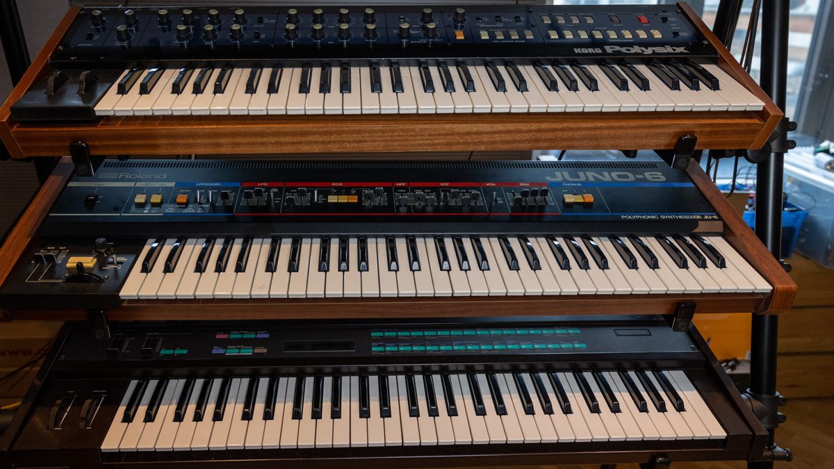Me in my studio - Seeb: "This is going to be a very synth-focused gear ...
