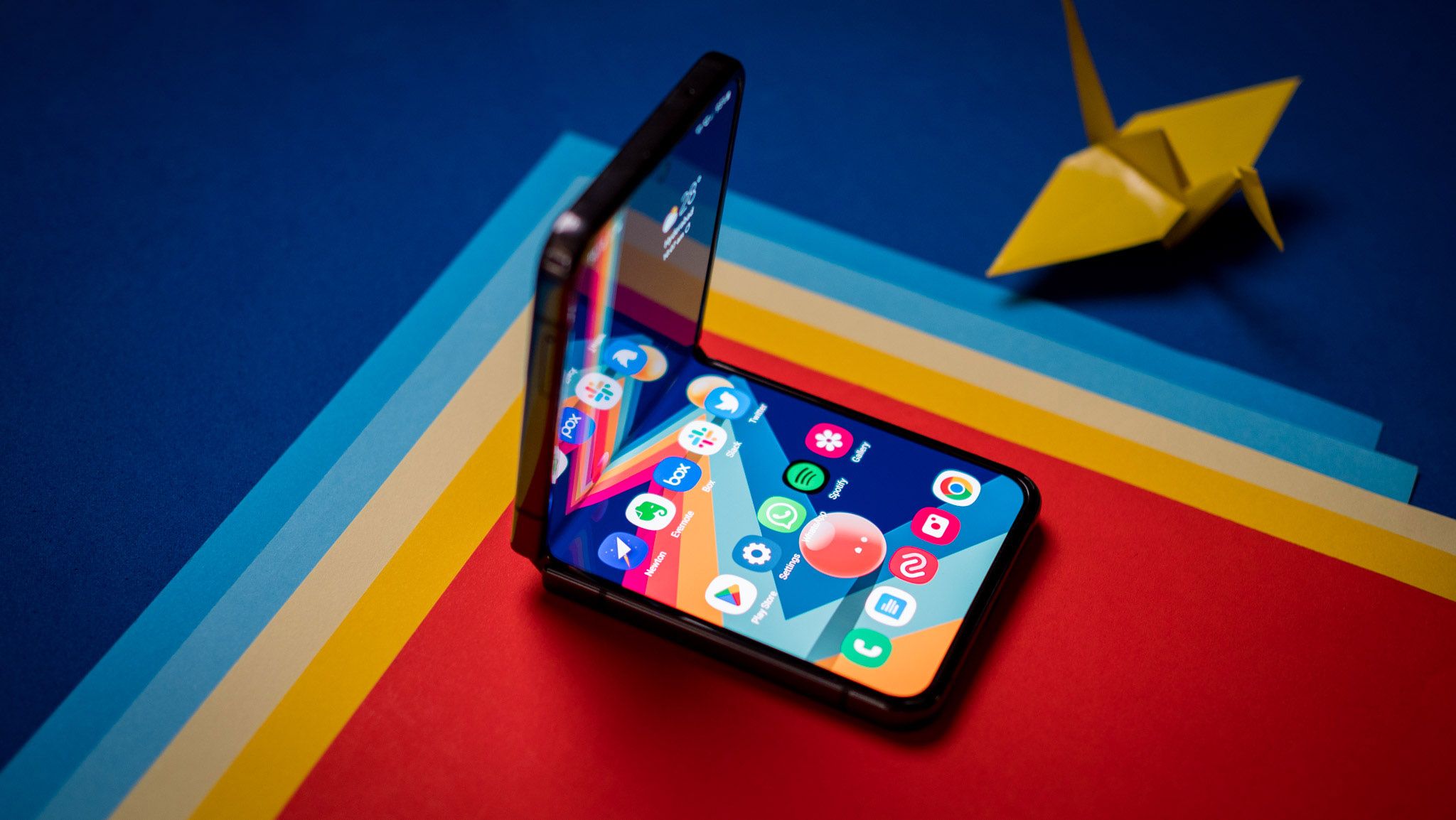 Galaxy Z Flip 4 and Z Fold 4 receive the April 2023 security patch in the US | Android Central