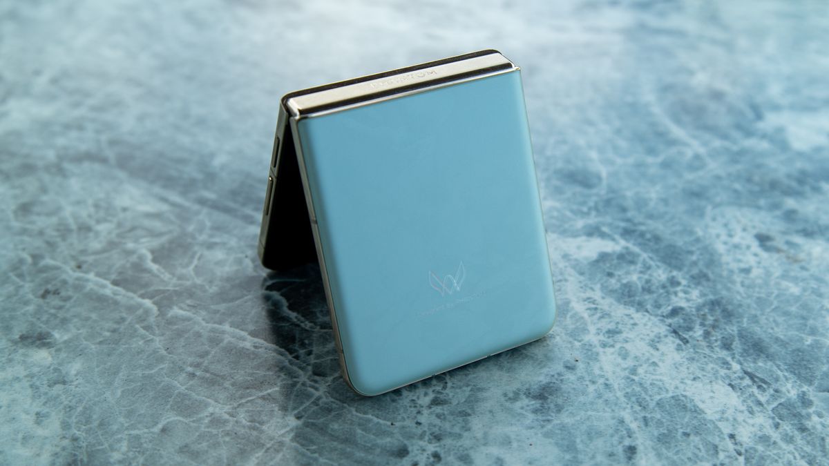 TECNO Phantom V Flip 2: An affordable flip phone for the rest of the ...