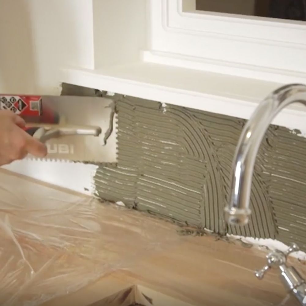 How to tile a splashback – DIY video for tiling and grouting a ...