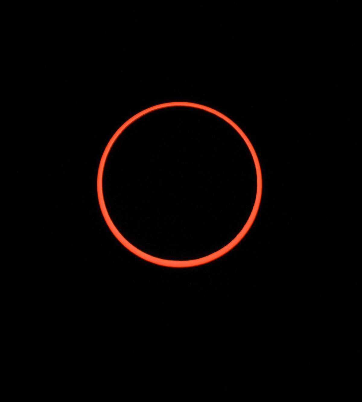 Annular solar eclipse wows skywatchers with spectacular 'ring of fire ...