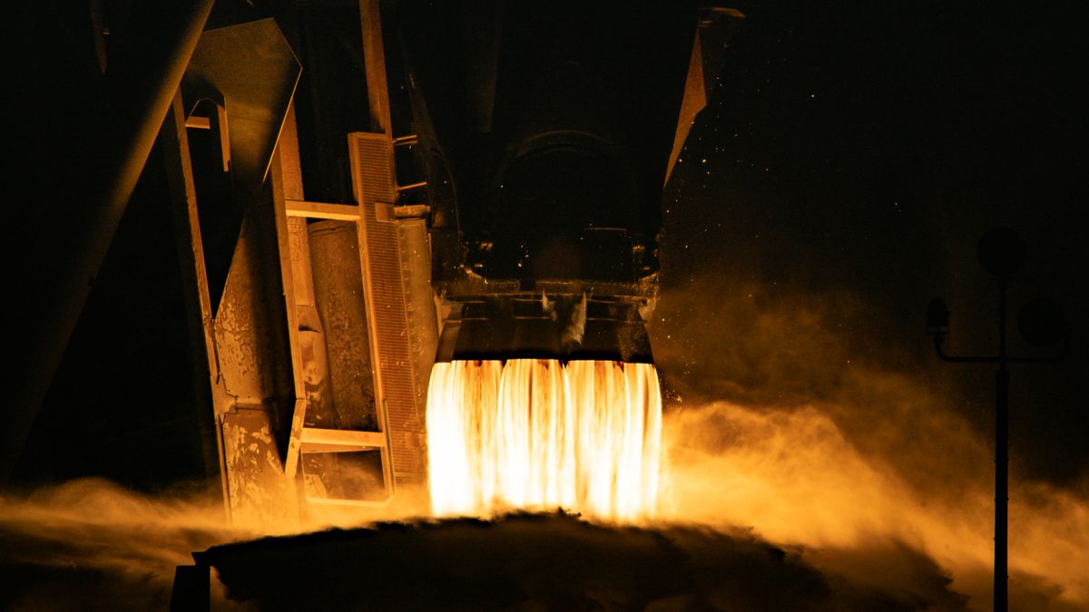 SpaceX Falcon 9 rocket launches 28 Starlink satellites, aces droneship ...