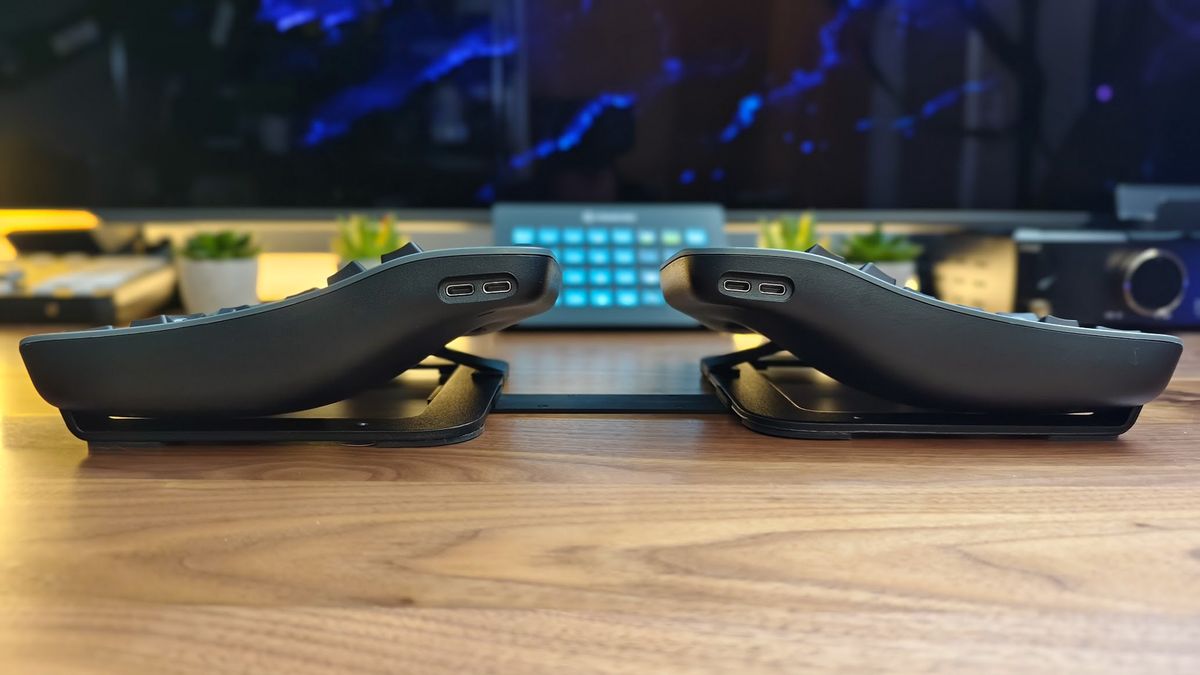 Kinesis Advantage360 Review: Niche, Comfy Keys with a Steep Learning Curve | Tom's Hardware