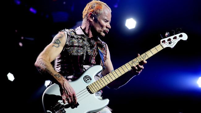 Flea on philosophy, gear and Acid For The Children | Guitar World