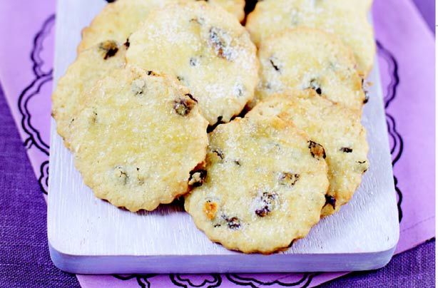 Rachel Allen's squashed fly biscuits | Baking Recipes | GoodtoKnow