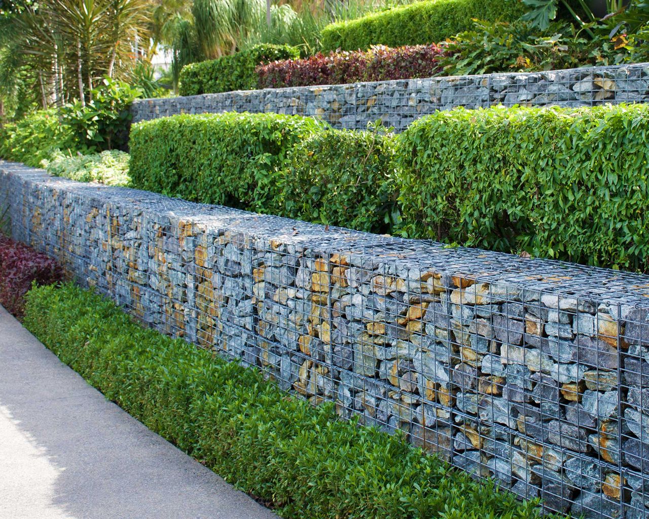 Retaining wall ideas: 10 sturdy structures for backyards | Gardeningetc