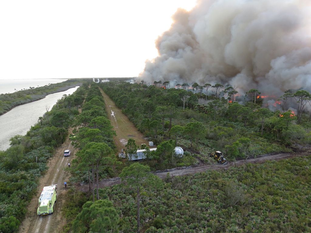 Wildfire Blazes Near NASA's Kennedy Space Center (Photos) | Space