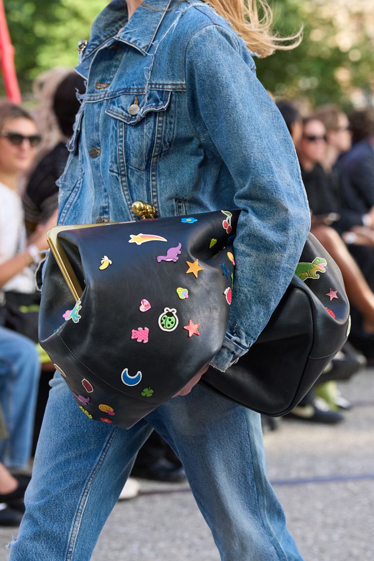 Sarah Jessica Parker Already Wore Spring 2025's Most Wanted Bag | Who ...