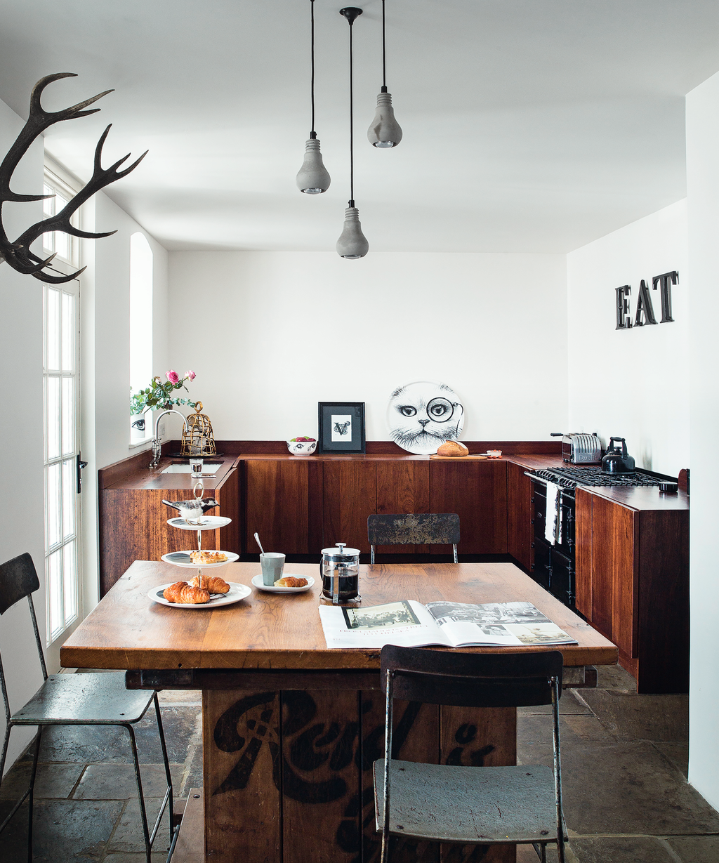 Small kitchen layouts: 20 ideas to maximize that small space | Homes ...