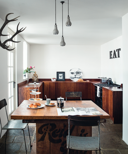 Small kitchen layouts: 20 ideas to maximize that small space | Homes ...