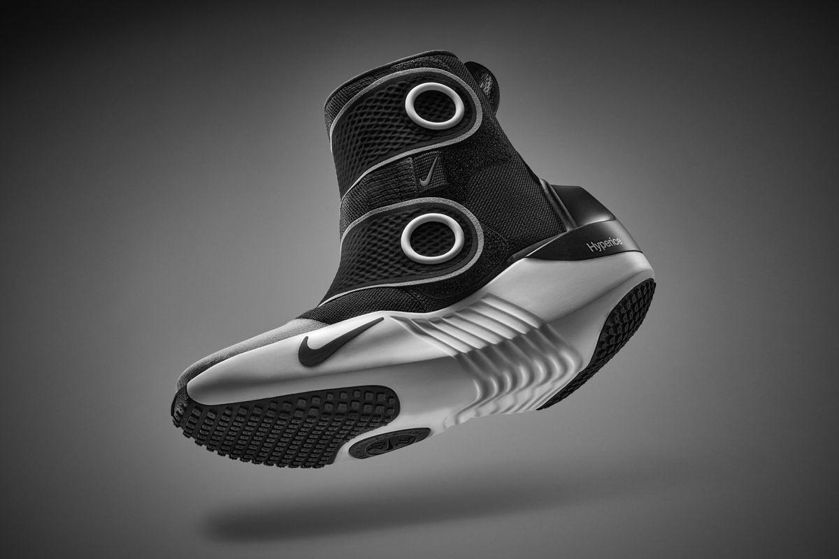 Nike’s latest futuristic sneakers will massage your feet while you’re ...