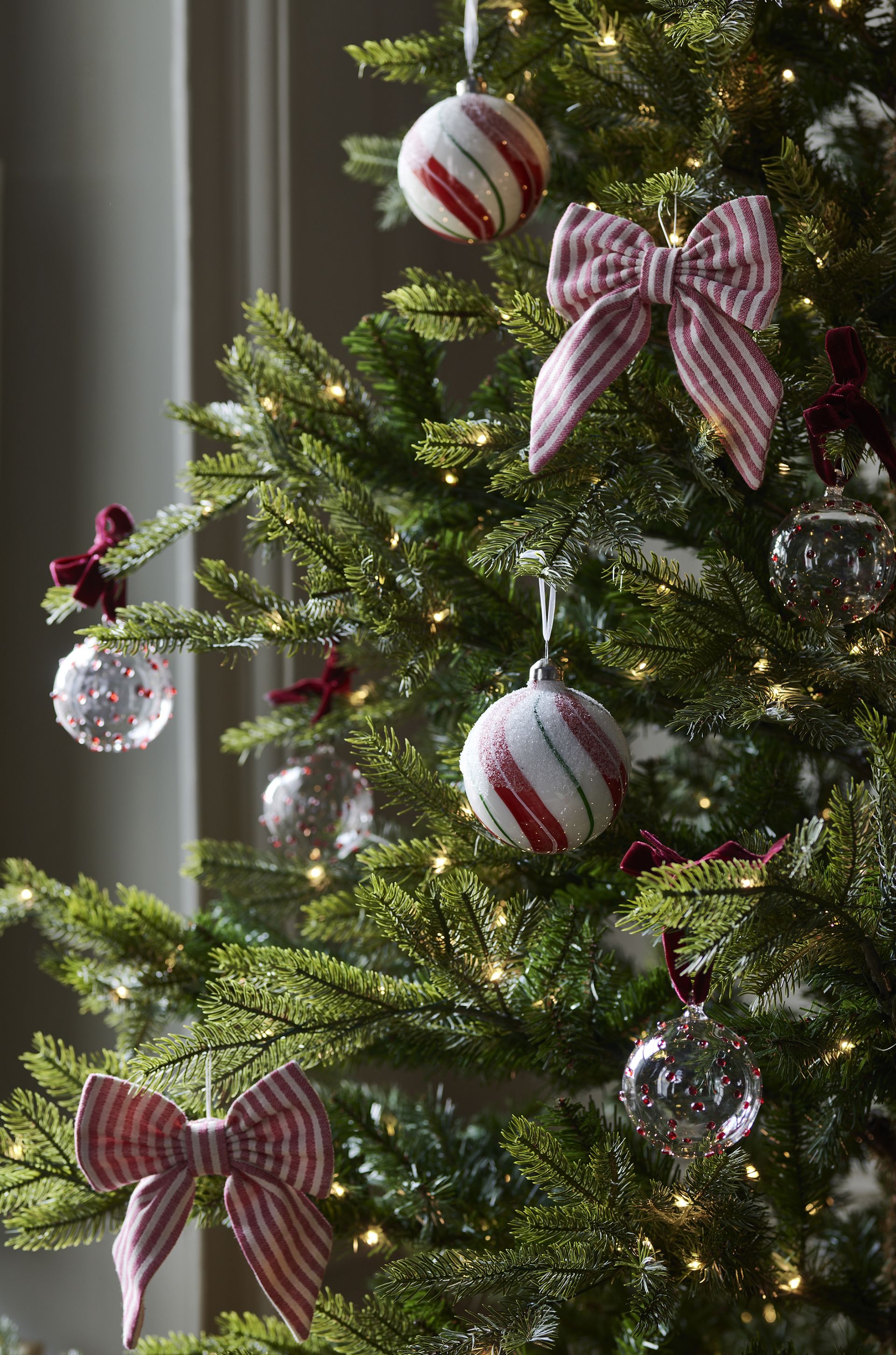 Christmas tree ribbon ideas: 9 decorative looks | Homes and Gardens