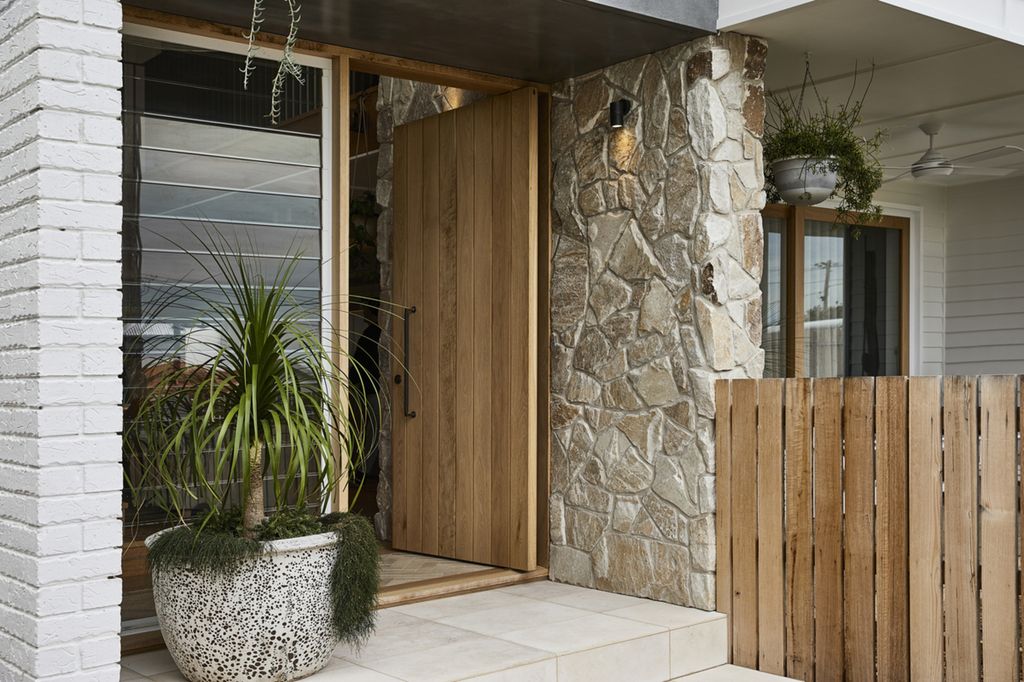 8 front door lighting ideas to illuminate your home | Livingetc