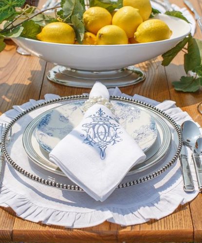 These 5 Instagram trends are taking over our table settings | Livingetc