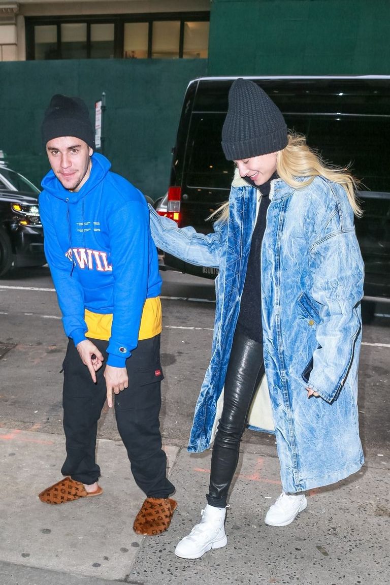 Celebrities Wearing House Slippers in Public - Comfy Celebrity Shoes ...