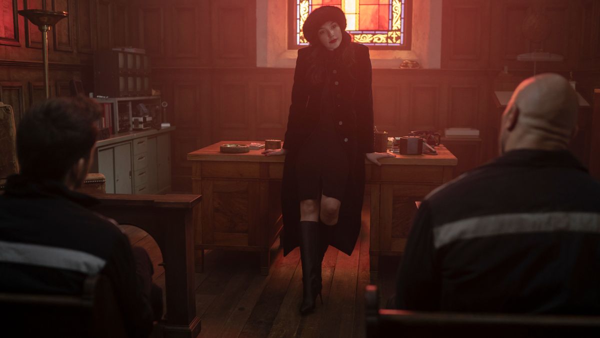 Red Notice Ending Explained: What’s Next For Dwayne Johnson, Ryan ...