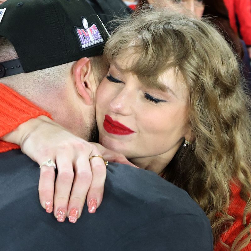 Taylor Swift's Glitter Freckles Provoke 2,500% Sales Spike | Marie Claire