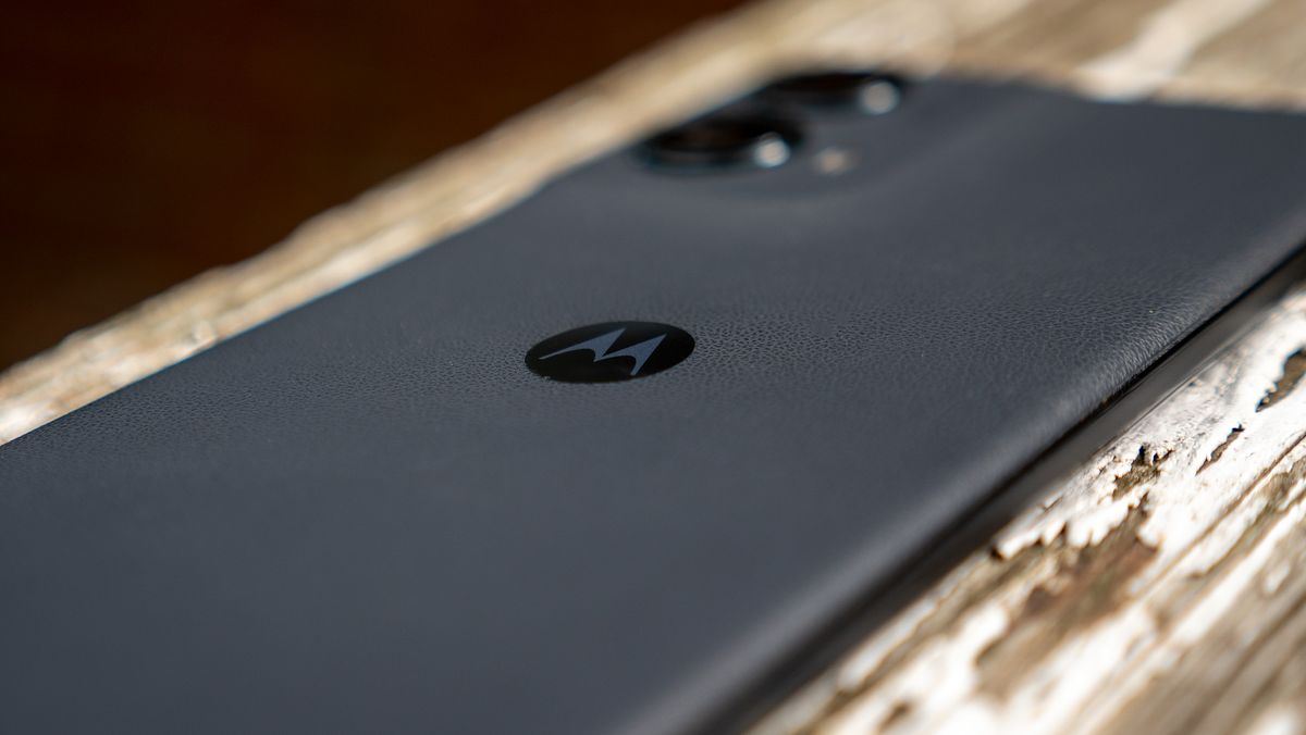 Motorola Edge 2024 vs. Samsung Galaxy S23 FE: Mid-range showdown ...