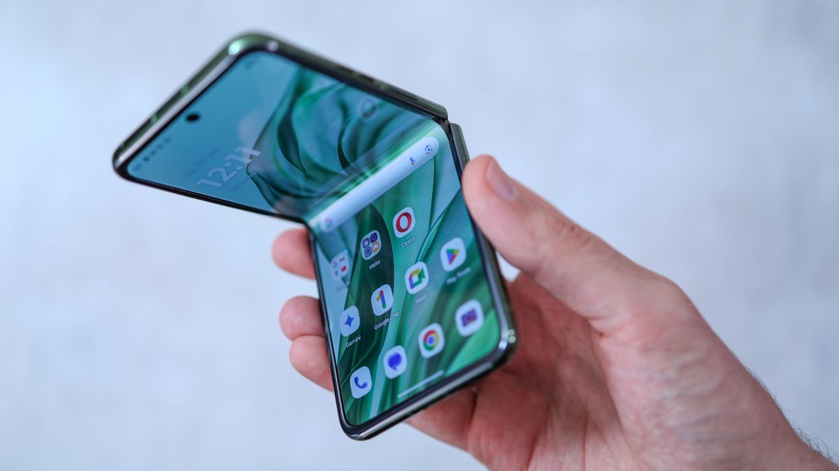 Motorola Razr 50 Ultra review: a flip in the right direction | Digital ...