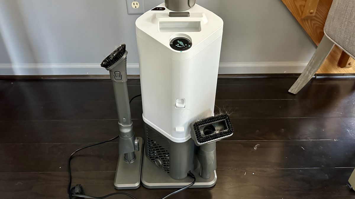 Shark IP3251 PowerDetect Cordless Stick Vacuum review | Top Ten Reviews