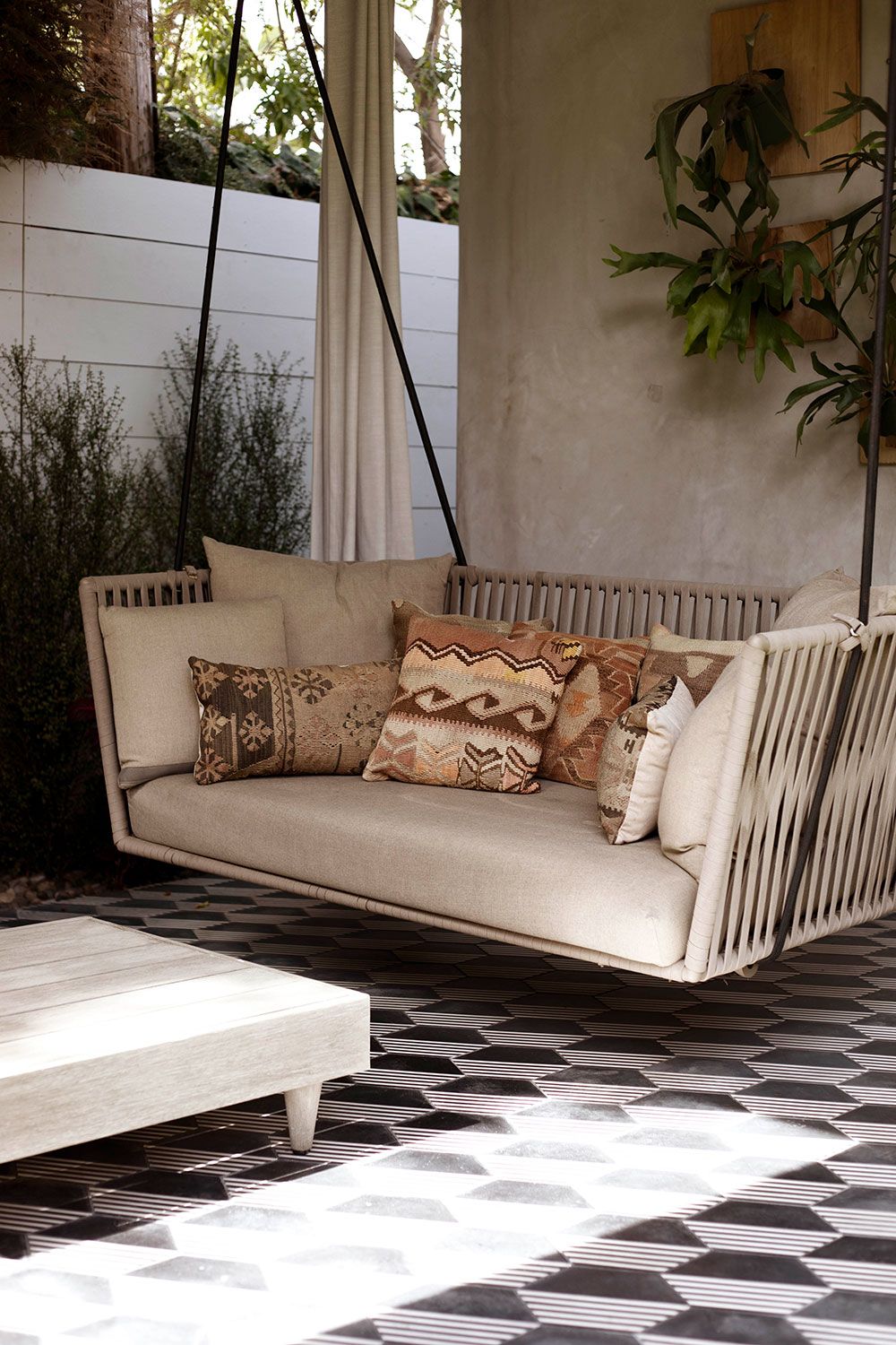 Outdoor seating ideas: 15 ways to make your backyard comfortable ...