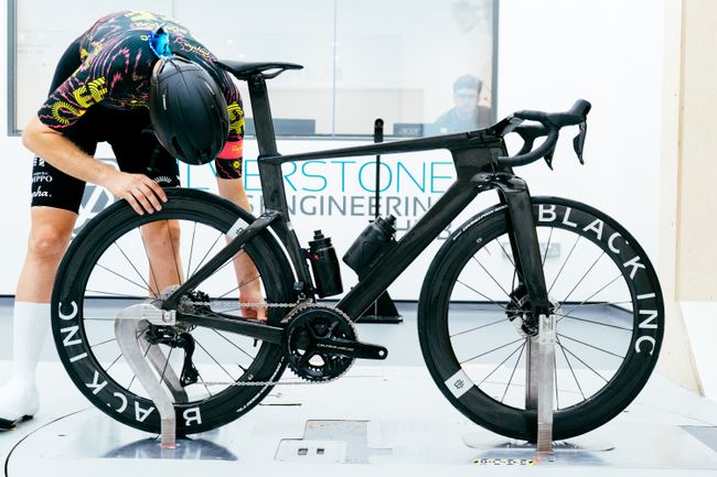 Wind tunnel testing aero bikes: Wild Factor prototype, Colnago Y1Rs ...