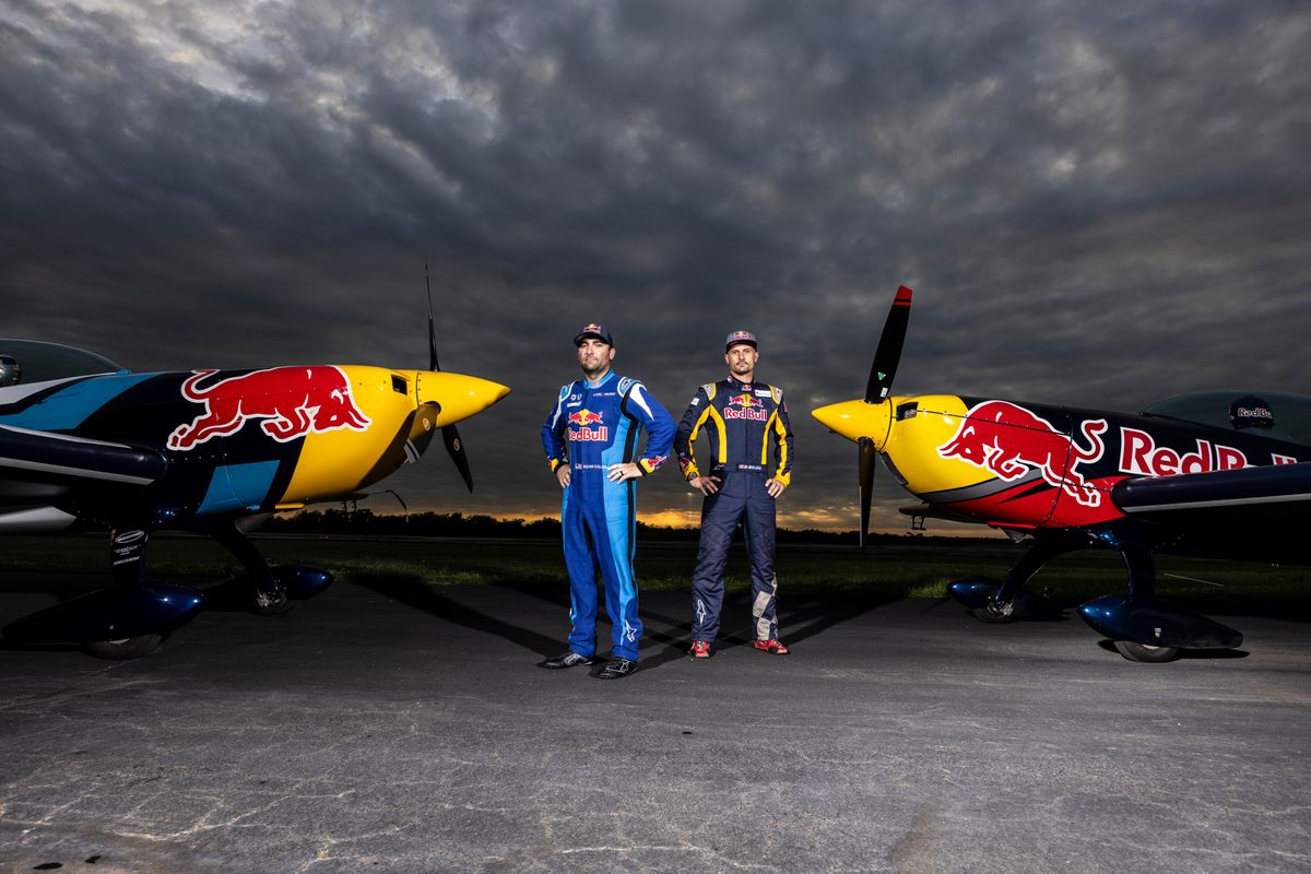 Red Bull aerobatic pilots captured in a once-in-a-lifetime photograph ...