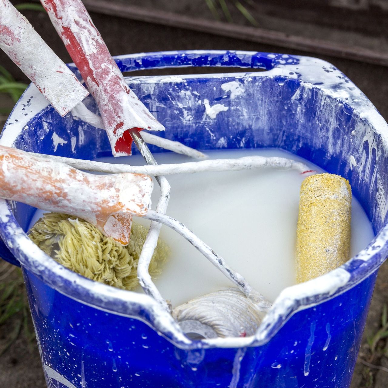 How to clean a paint roller - remove water and oil-based paints | Ideal ...