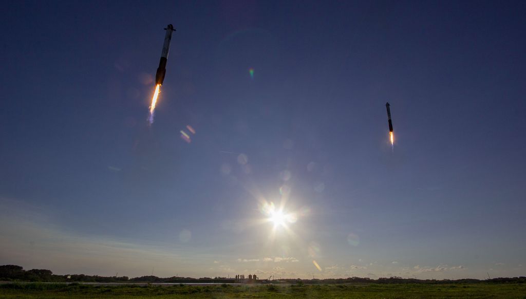 In Photos The Amazing Triple Rocket Landings Of Spacexs Falcon Heavy