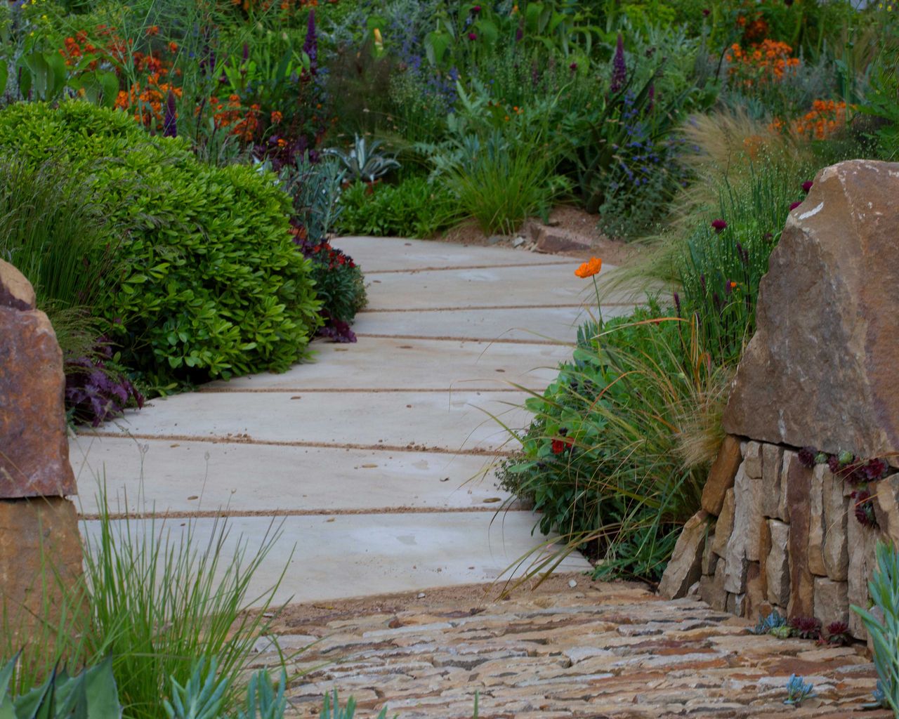 Garden path ideas: 15 ways to create a beautiful walkway | Homes and ...