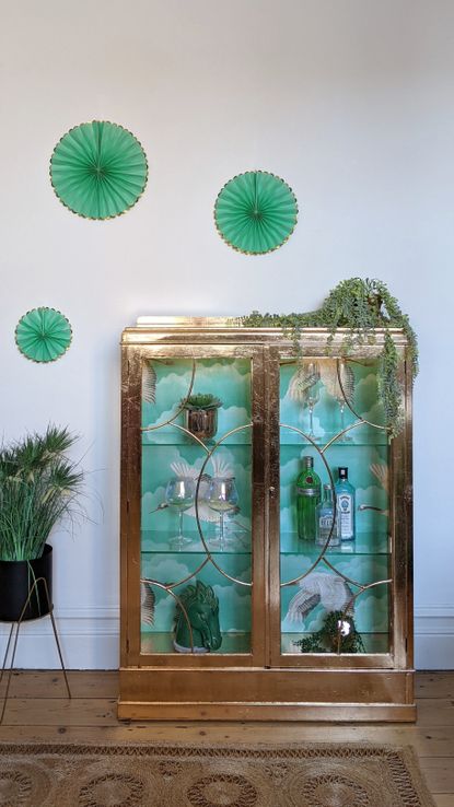 How to style your decorative items in display cabinets | Livingetc