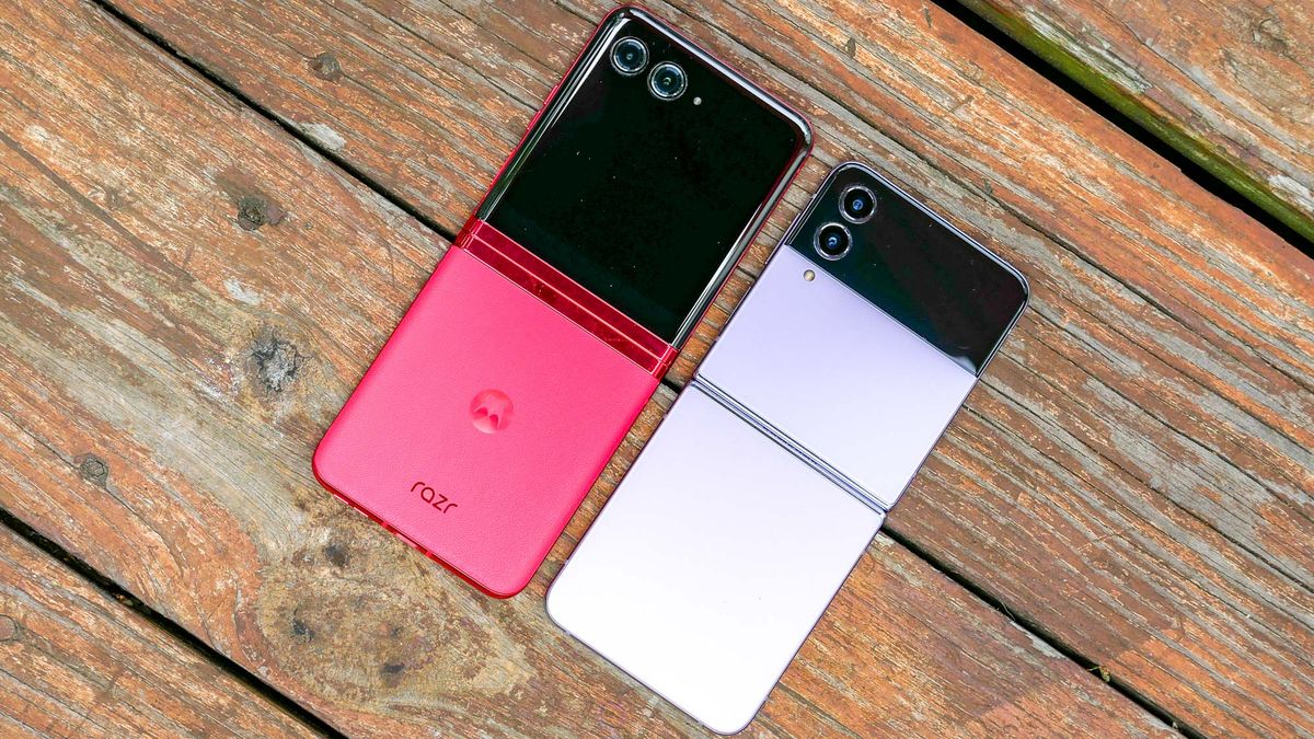 Motorola Razr+ vs. Samsung Galaxy Z Flip 4: Which foldable flip phone ...