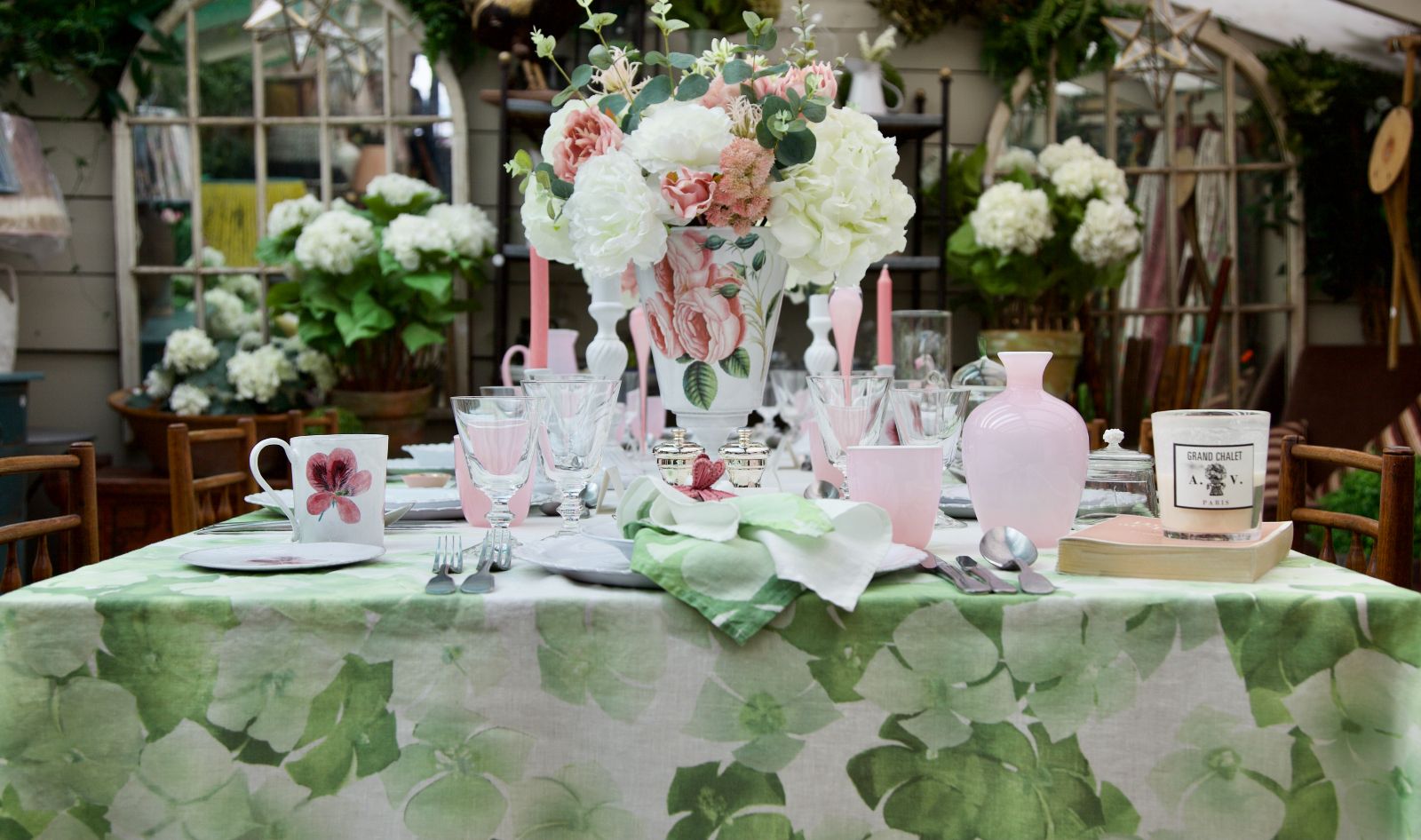 What are the rules for a table centerpiece? | Homes and Gardens