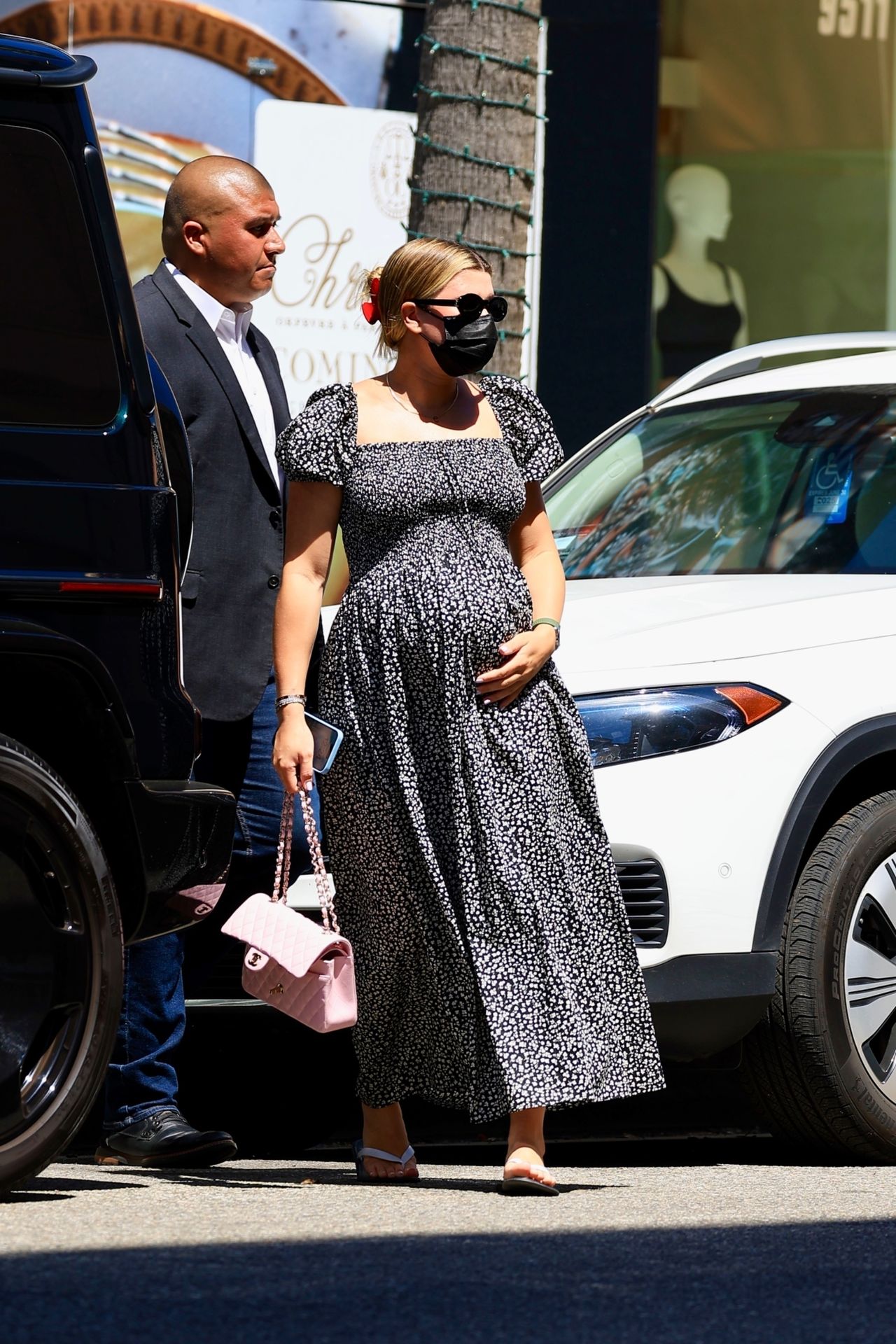 Sofia Richie Grainge Pairs Maternity Dress With $650 Flip Flops | Marie ...