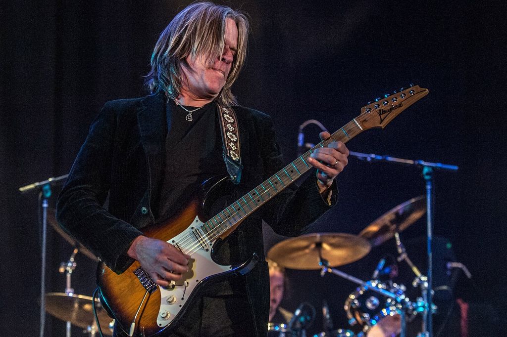 From Hair Metal to a Sgt. Pepper’s Tribute, Andy Timmons Reveals the ...