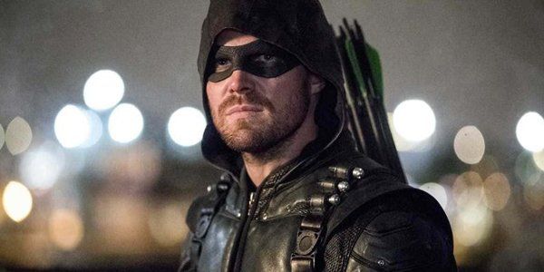 The Arrow Cast Shares Favorite Stories About Stephen Amell Ahead Of ...