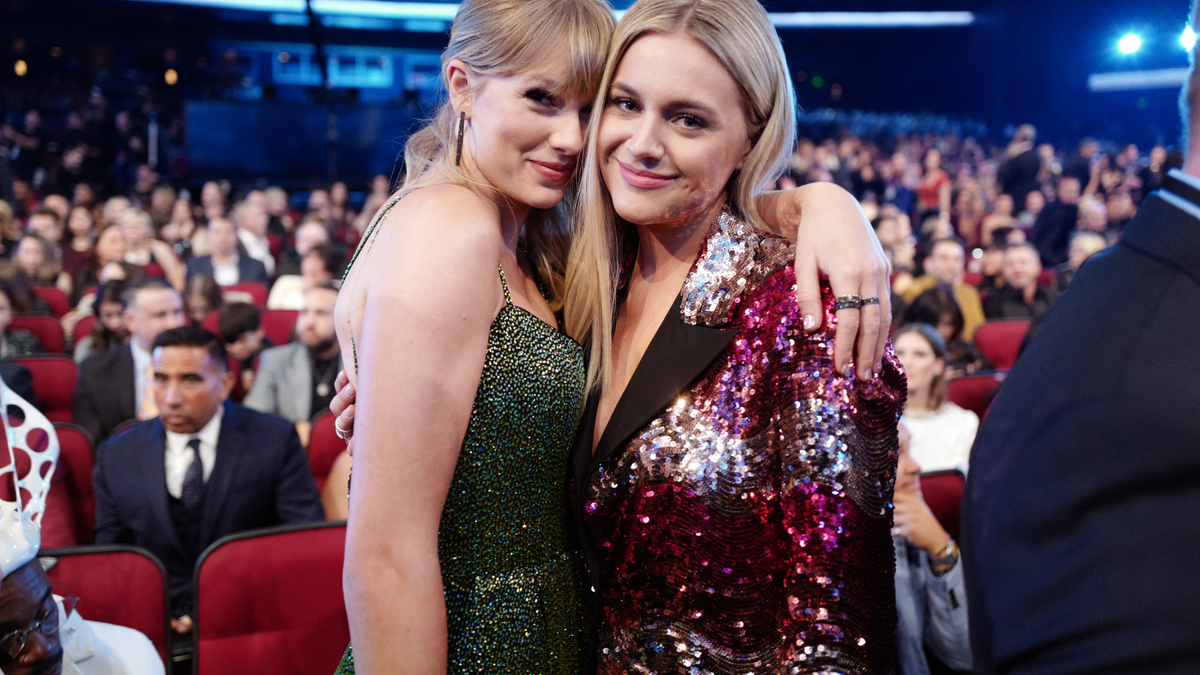 Kelsea Ballerini On Taylor Swifttravis Kelce Viral Kiss Marie Claire 7427