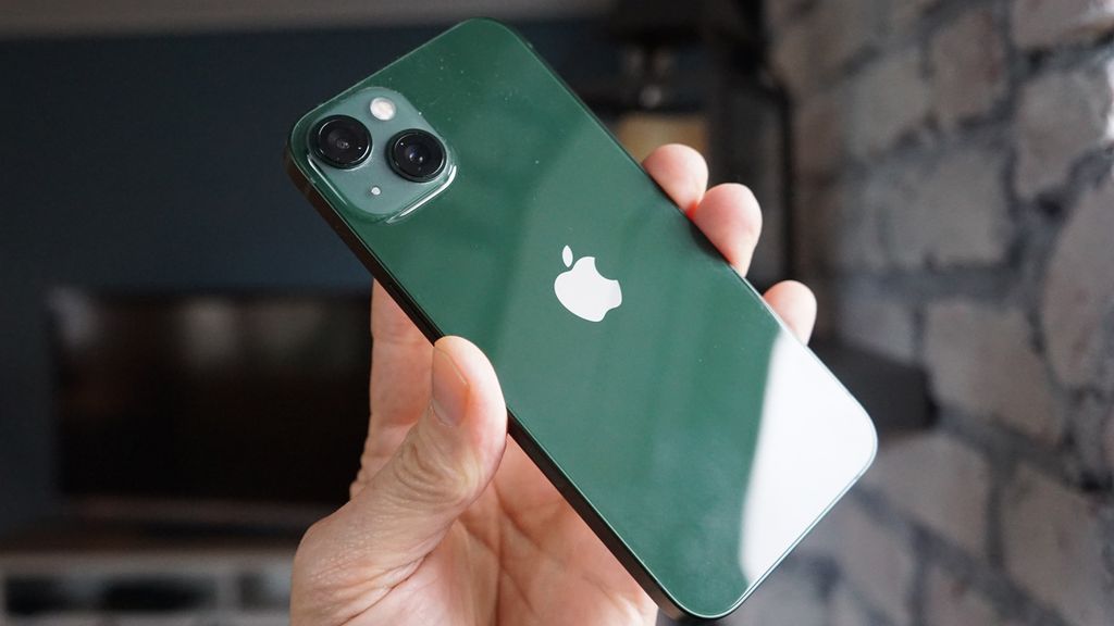 Hands-on Apple's Green iPhone 13 - it looks like wet paint, and we love ...
