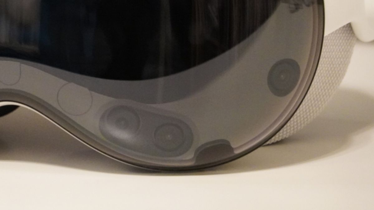 Having eye or hand tracking issues on Vision Pro? Here's how you can ...