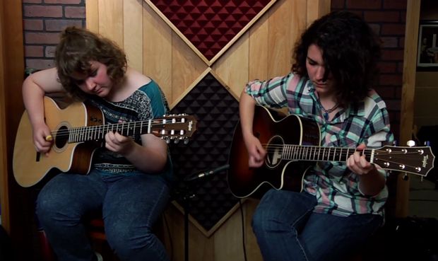 Watch Grace and Chelsea Constable’s Tribute to Jerry Reed —Video Finds ...