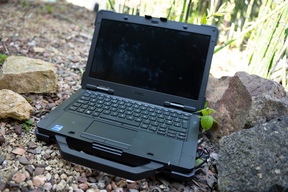 Dell Latitude 7330 Rugged Extreme review: behold, the Humvee of laptops ...