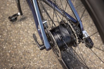 Giant's new Defy and Avail e-bikes pioneer a rear-hub motor and ...