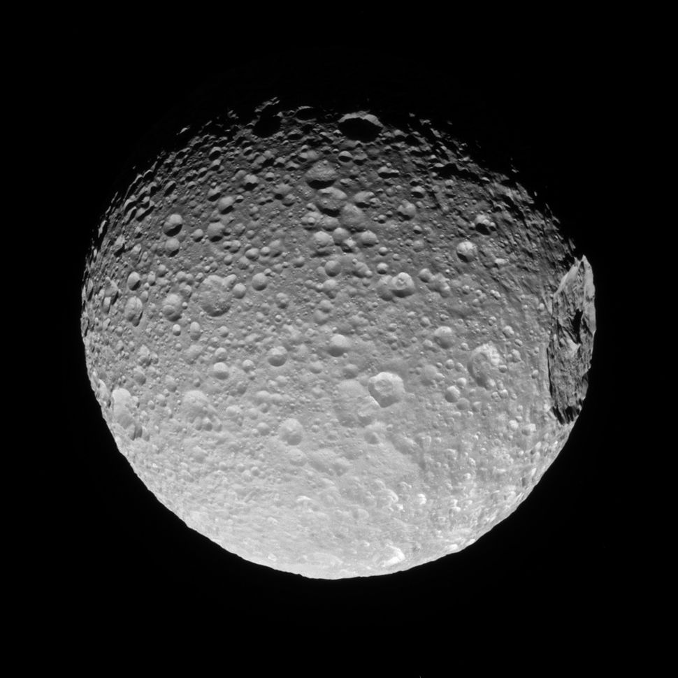 Saturn's 'Death Star' Moon Mimas Shines in New Photo | Space