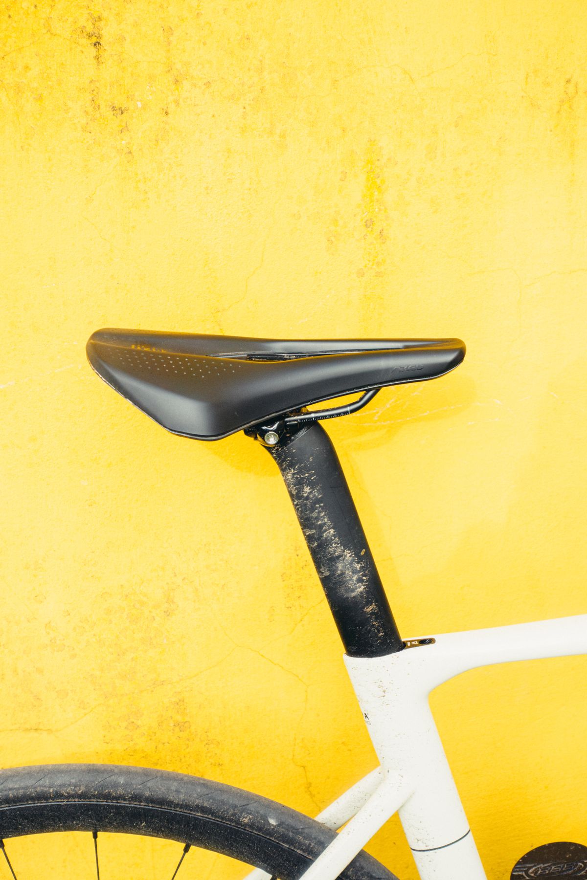 Fara F/Road review: A good looking mile-muncher that needs better ...