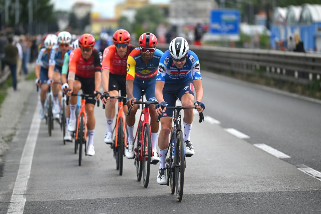 As it happened: Sprinters take the day after racing splits in ...