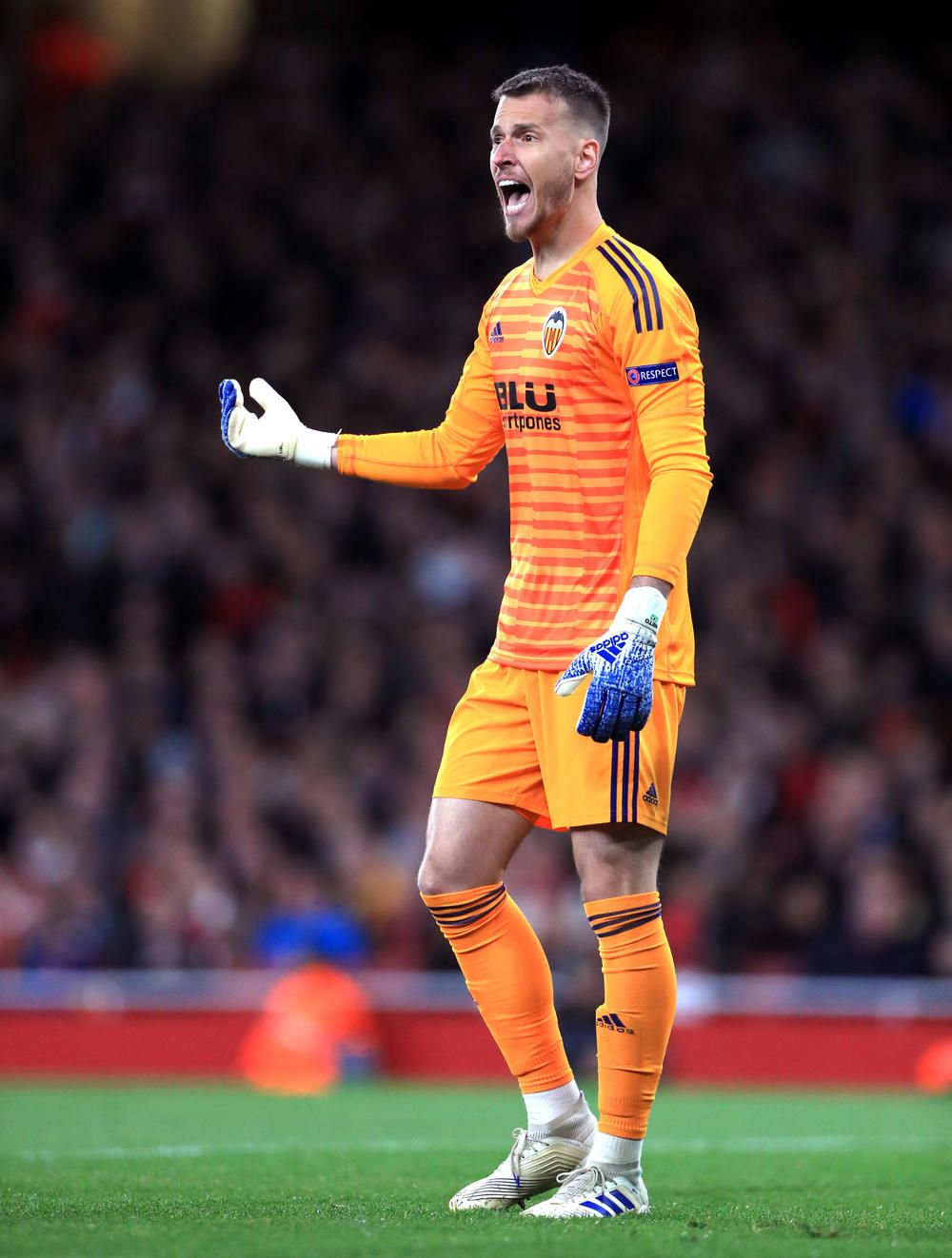 Barcelona sign goalkeeper Neto from Valencia | FourFourTwo